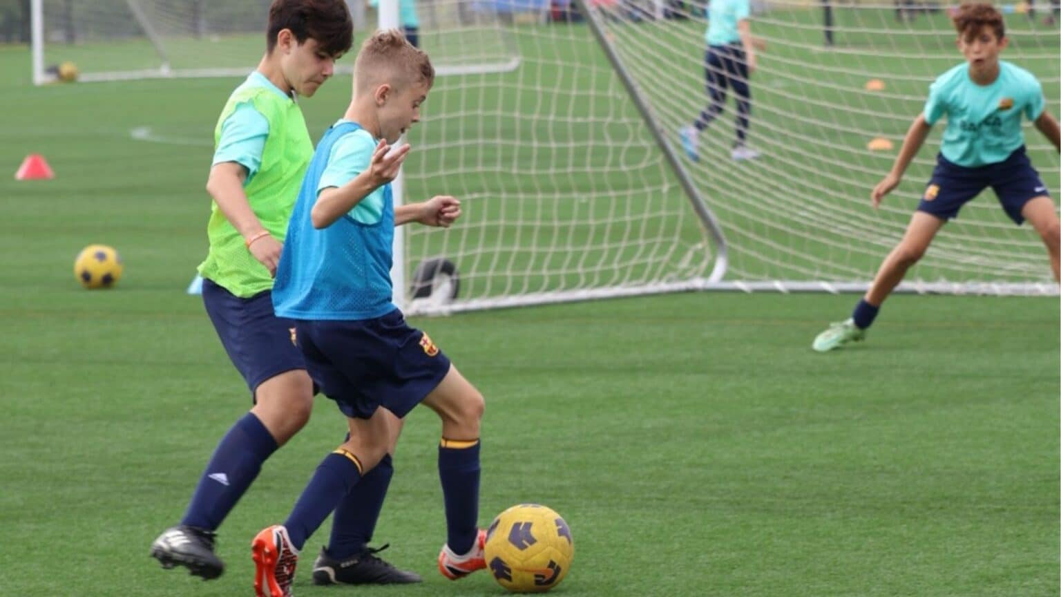 How to Chip Shot a Soccer Ball - Barça Academy US