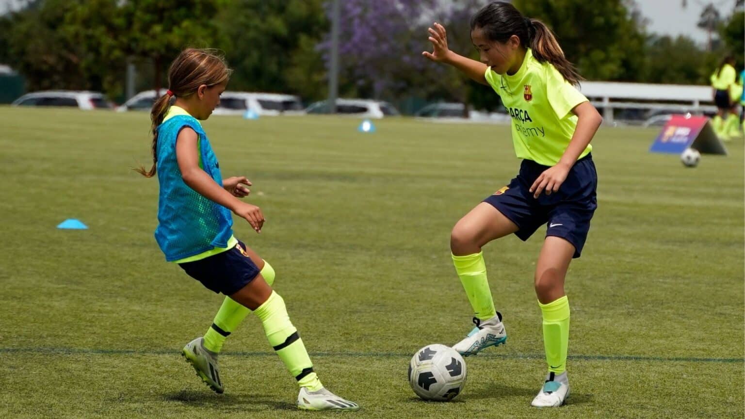 Scissors kick in soccer - Barça Academy US